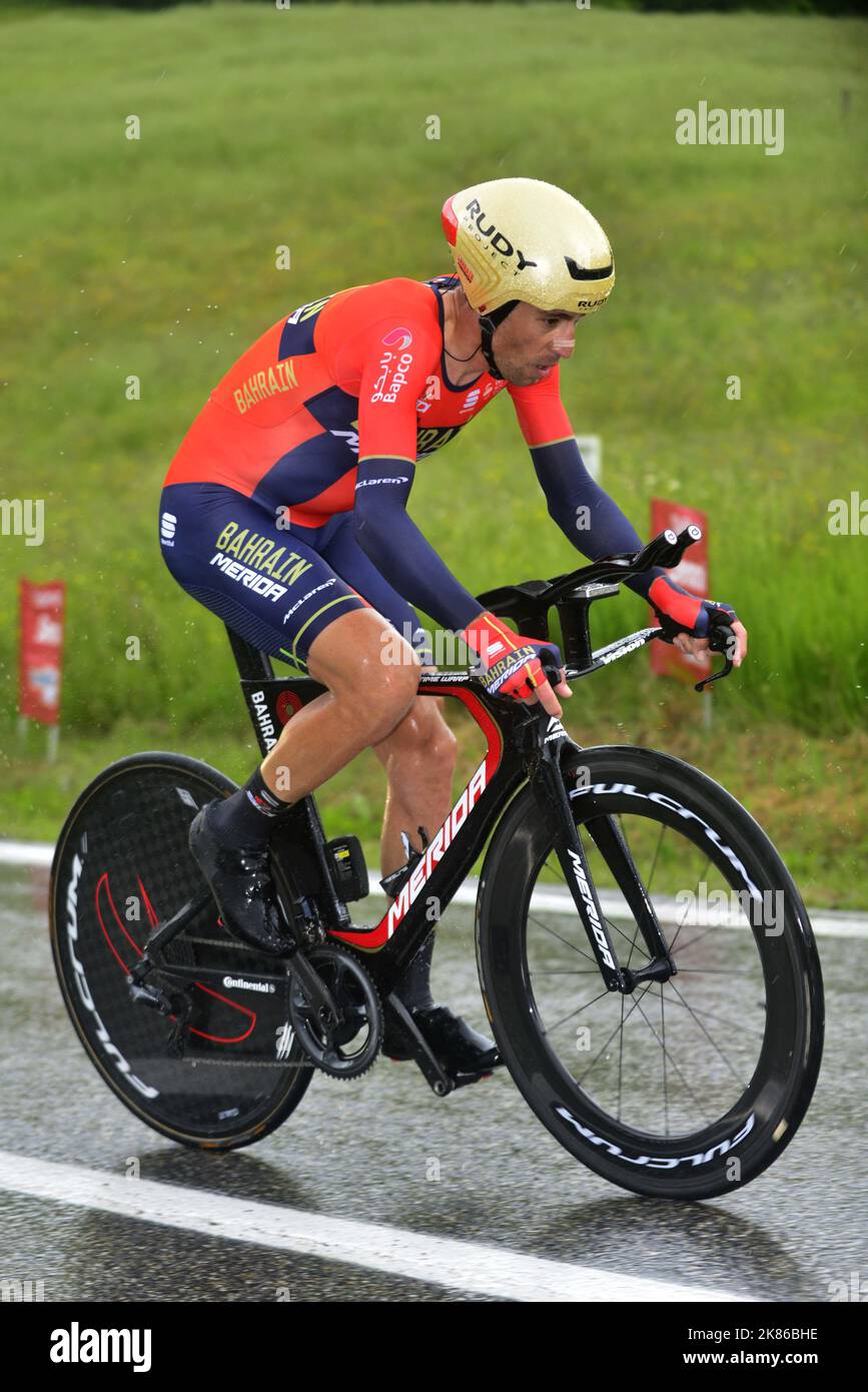 Vincenzo Nibali competes in stage 9 of the Giro d'Italia Stock Photo ...