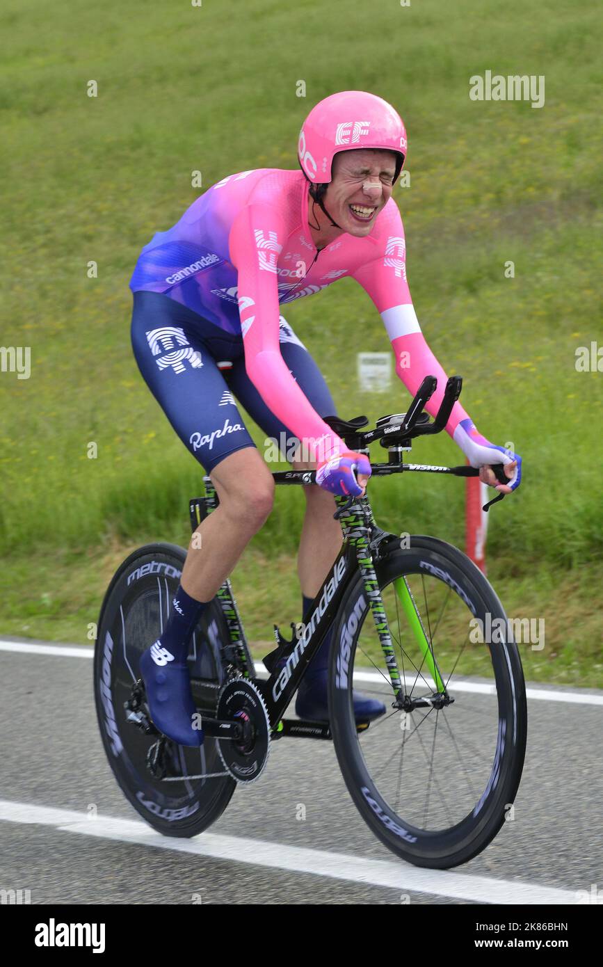 John Hugh Carthy competes in stage 9 of the Giro d'Italia Stock Photo ...