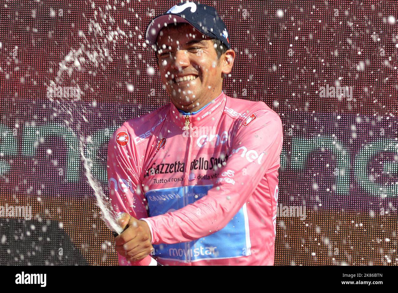 Movistar rider Richard Carapaz wins the Giro d'Italia and celebrates ...