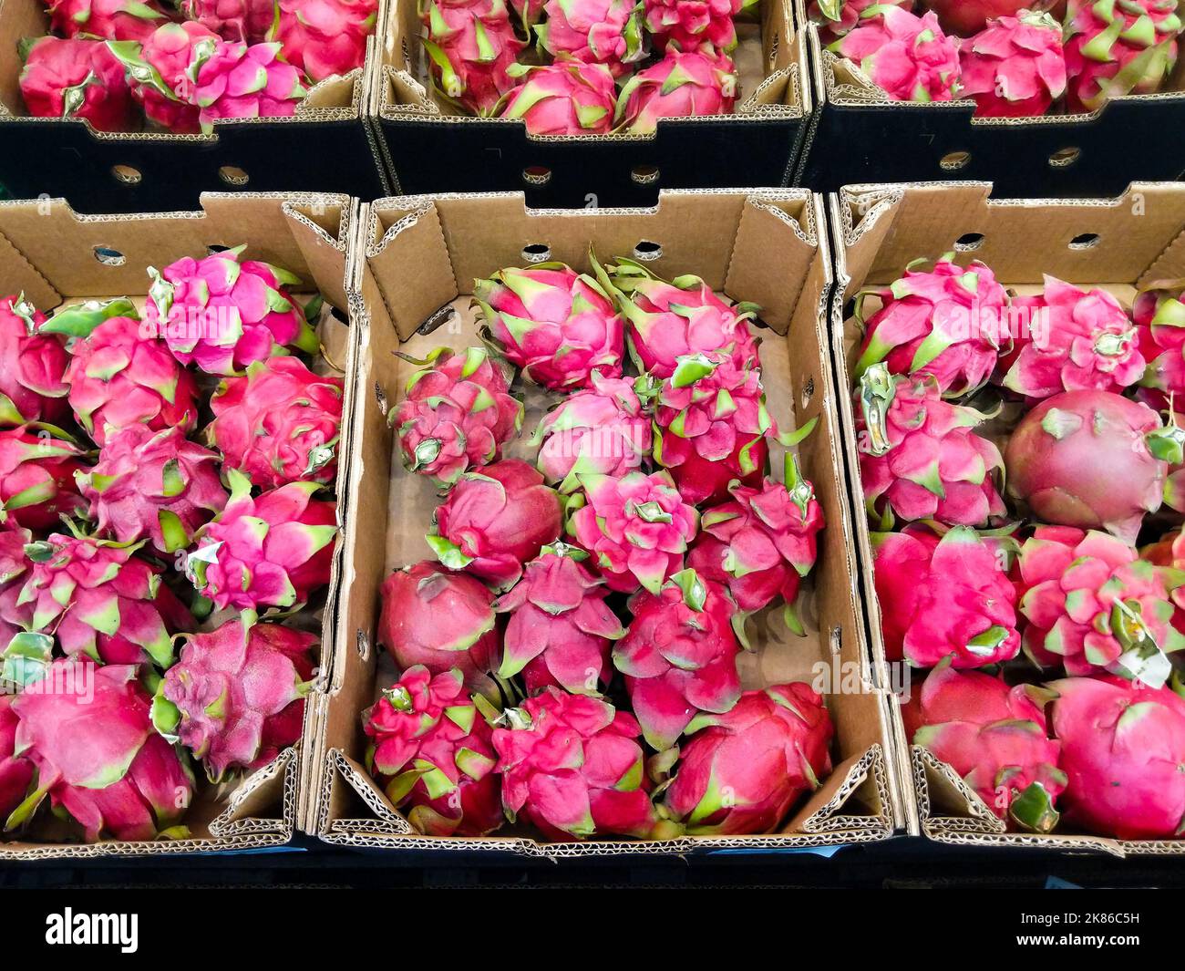Boxes full of pitaya or dragon fruit in a market Stock Photo - Alamy