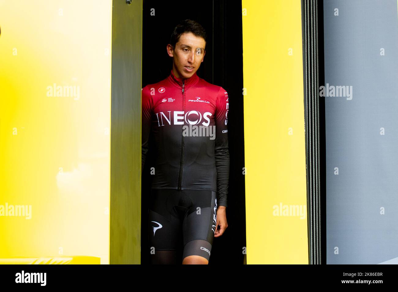 Colombia's Egan Bernal of Team Ineos celebrates Stock Photo - Alamy