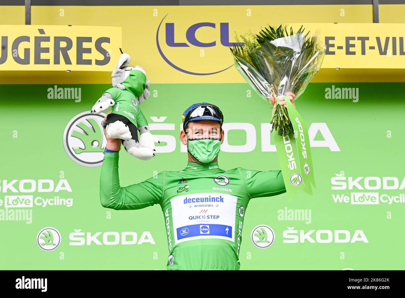 Great Britain's Mark Cavendish for Deceuninck Quickstep wins the stage ...