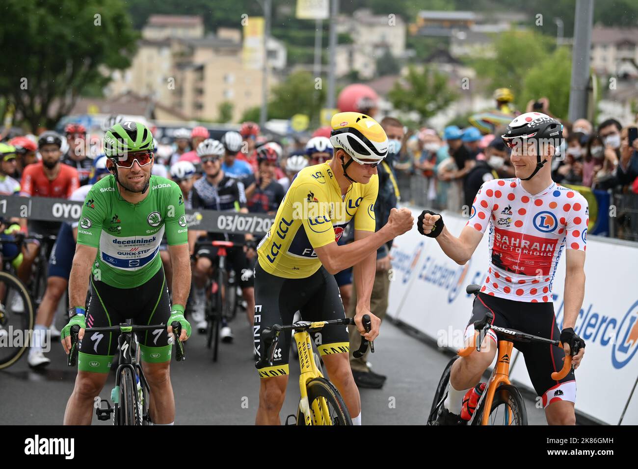 Great Britain's Mark Cavendish (left) Mathieu Van Der Poel in the ...