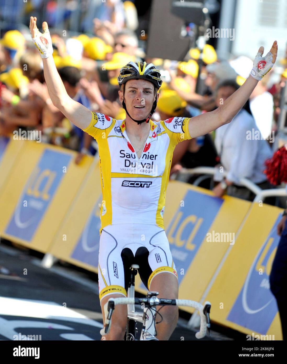 Riccardo Ricco at the Finish line at Stage 6 of the tour Stock Photo ...