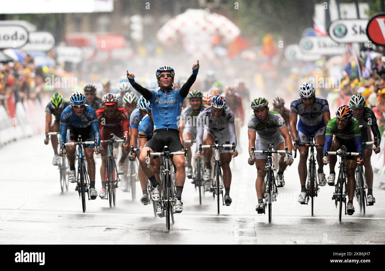 Mark Cavendish finish line Stock Photo - Alamy