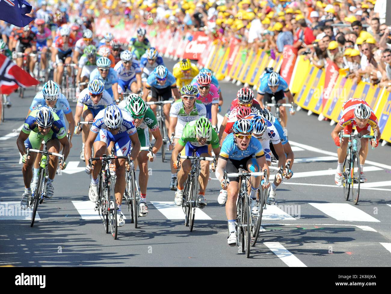 Mark Cavendish races towards the finish line Stock Photo - Alamy