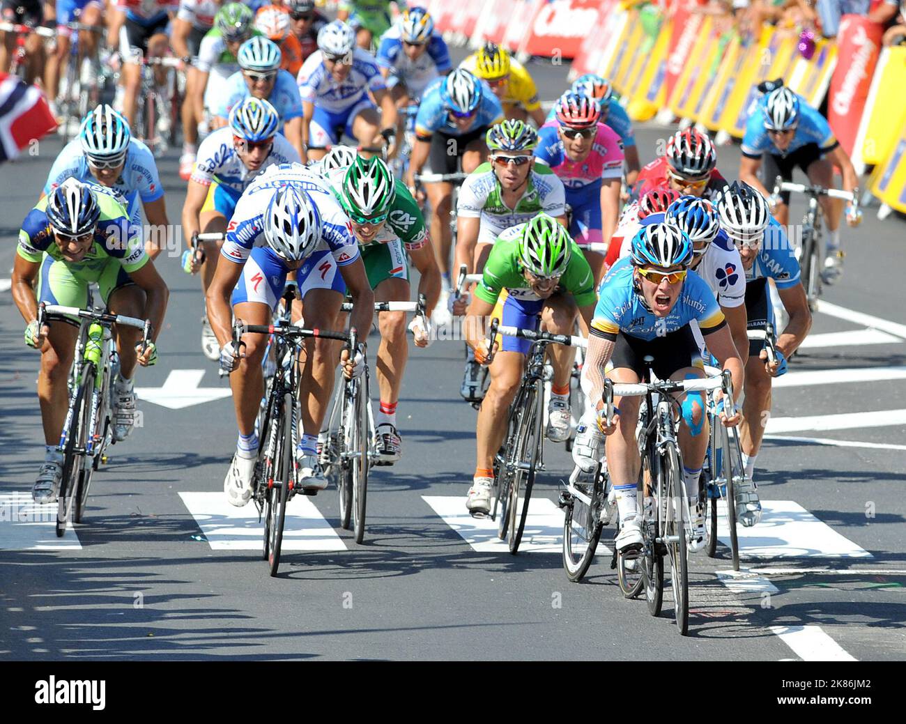Mark Cavendish races towards the finish line Stock Photo - Alamy