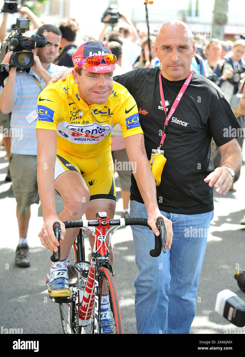 Cadel Evans riding to sign on at the start of the eleventh stage Stock ...