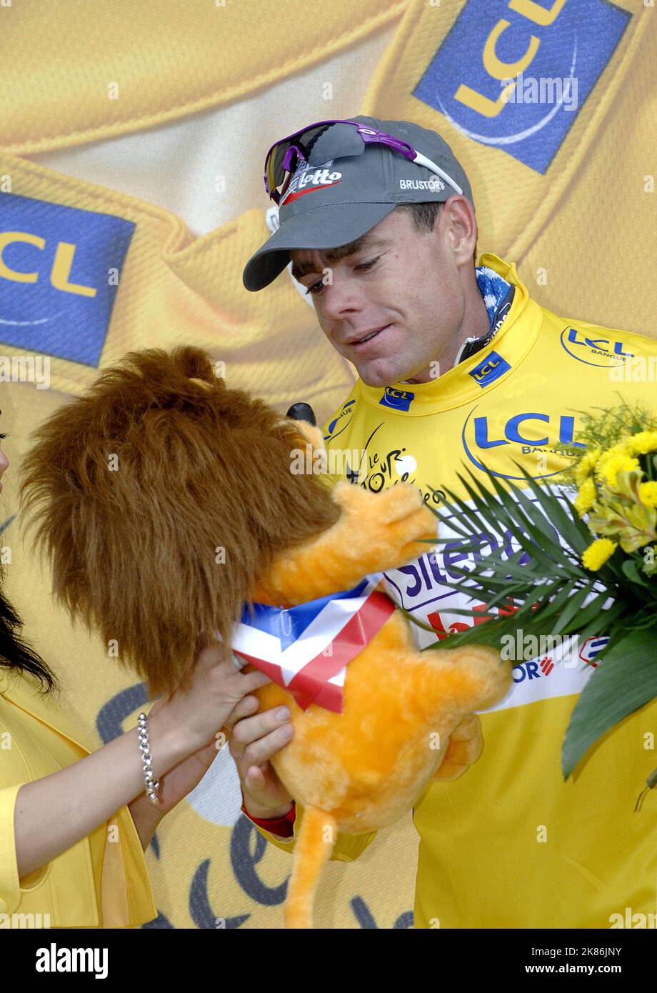 Cadel Evans celebrates on the podium Stock Photo - Alamy