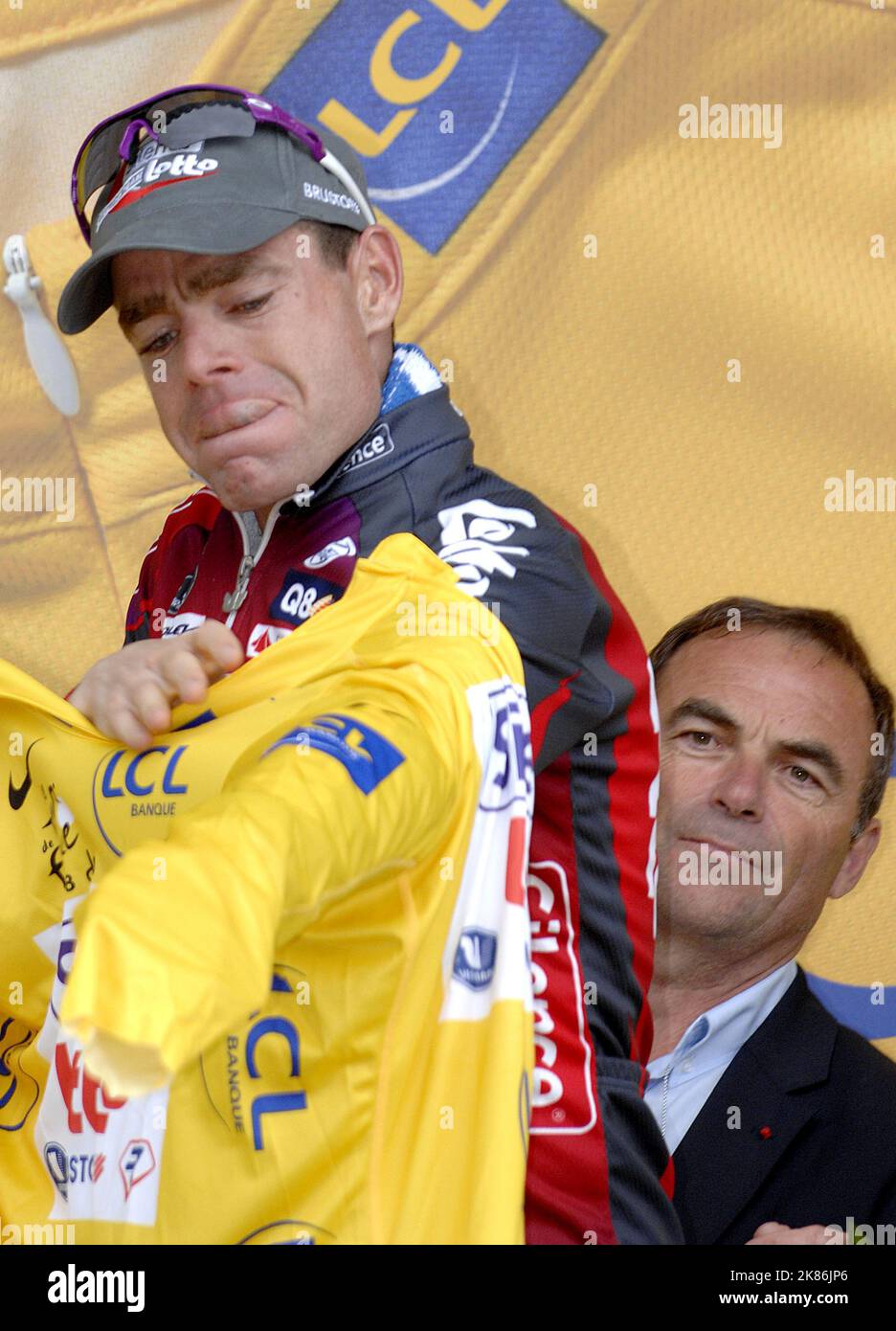 Cadel Evans celebrates on the podium Stock Photo - Alamy