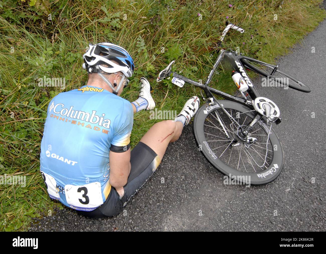 Adam Hansen, Australia, recovers after crashing Stock Photo - Alamy