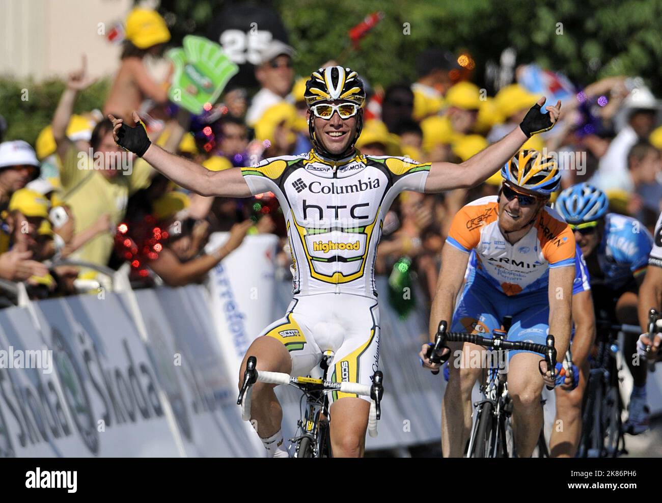 Team Columbia's Mark Cavendish crosses the finish line to win the ...
