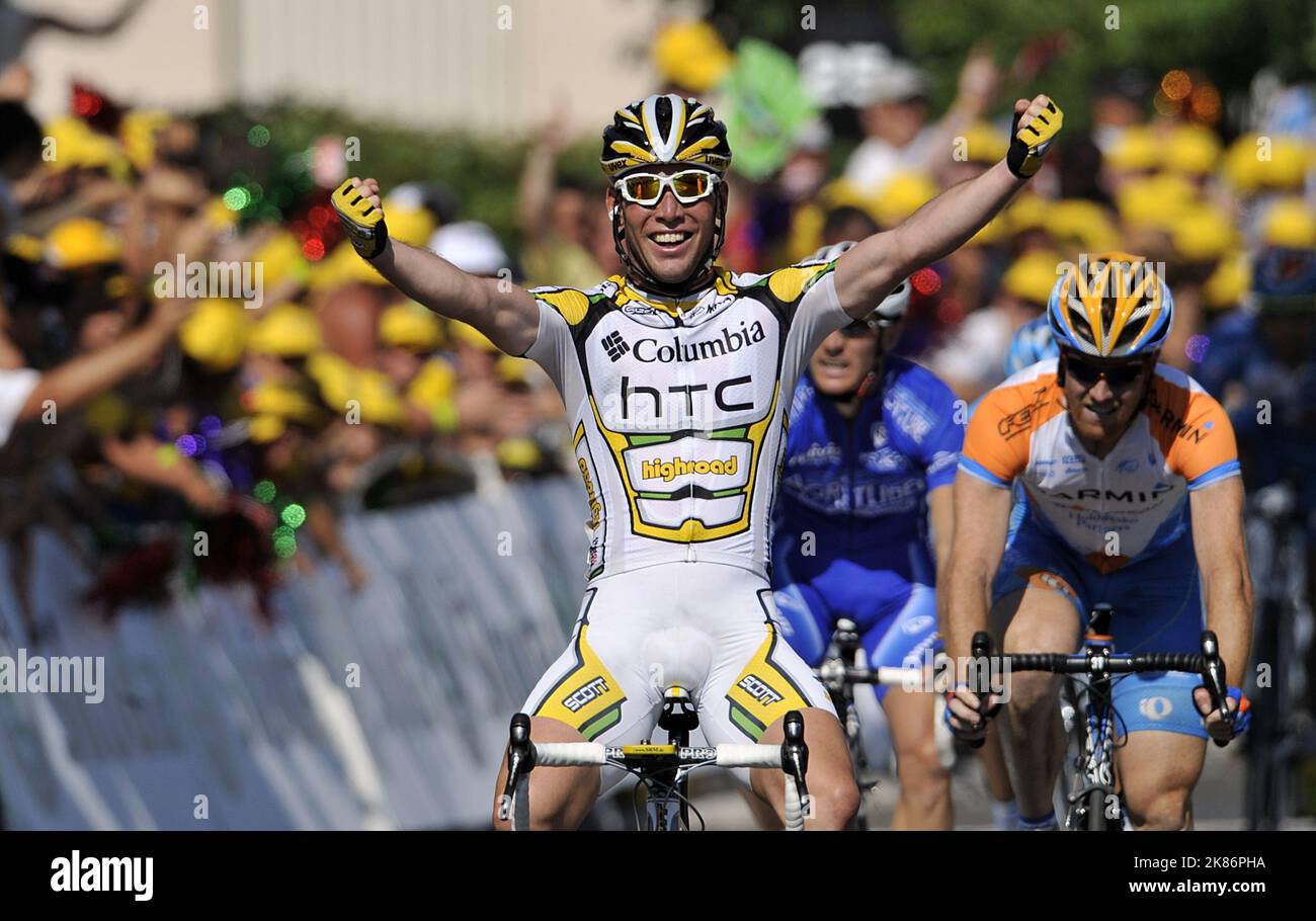 Team Columbia's Mark Cavendish crosses the finish line to win the ...