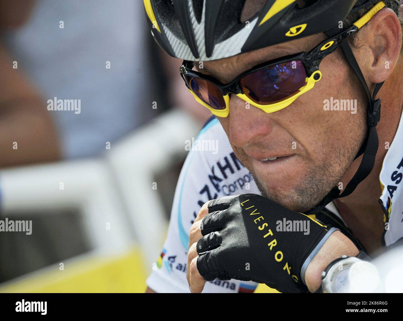 Head shot finish line hi-res stock photography and images - Alamy