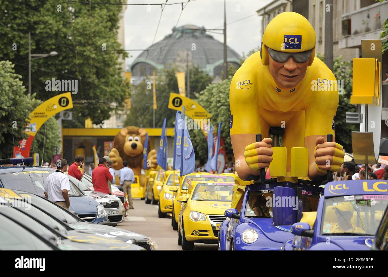 Supoprt cars make their way to the start before the tenth stage of the ...