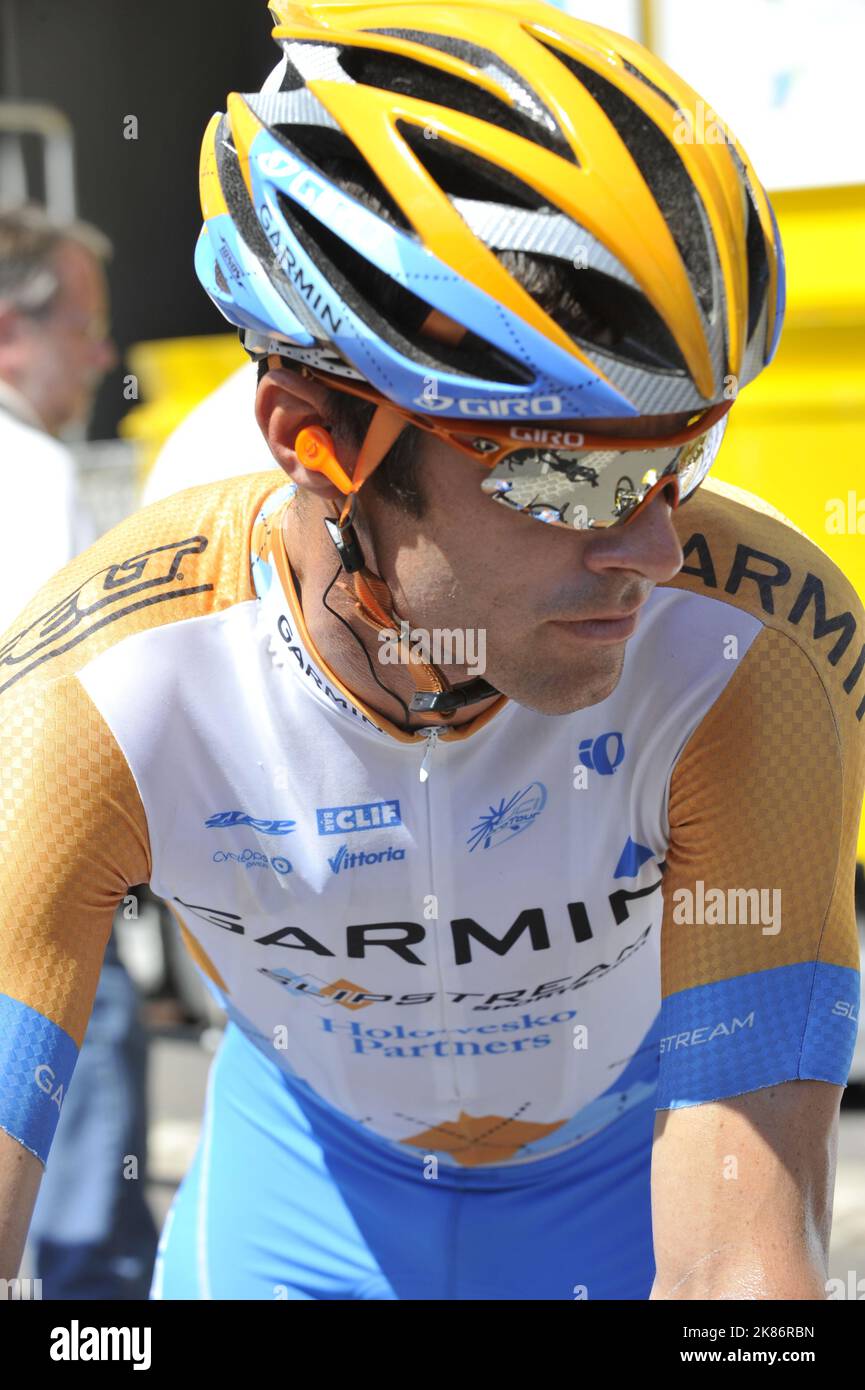David Millar signing on at the start of stage 12 Stock Photo - Alamy
