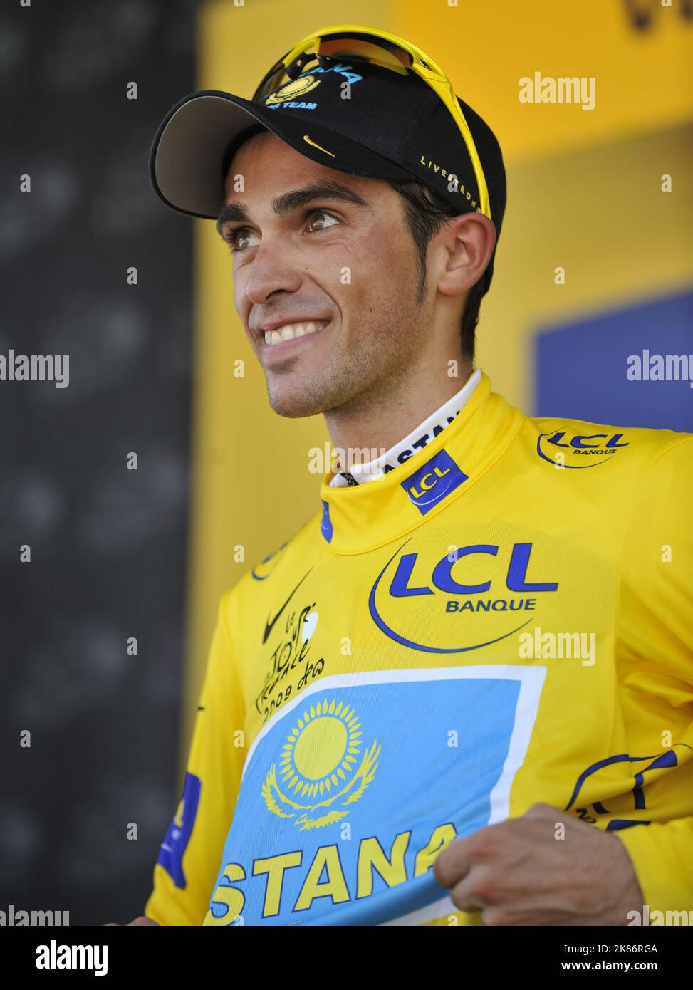Alberto Contador Team Astana wins stage 15 taking his prize on the ...