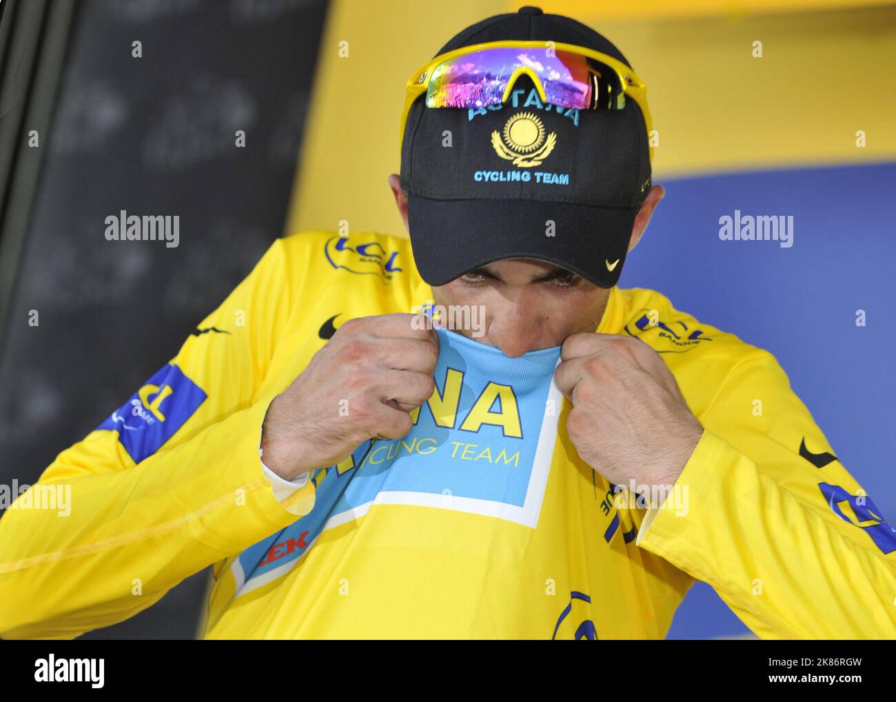 Alberto Contador Team Astana wins stage 15 taking his prize on the ...