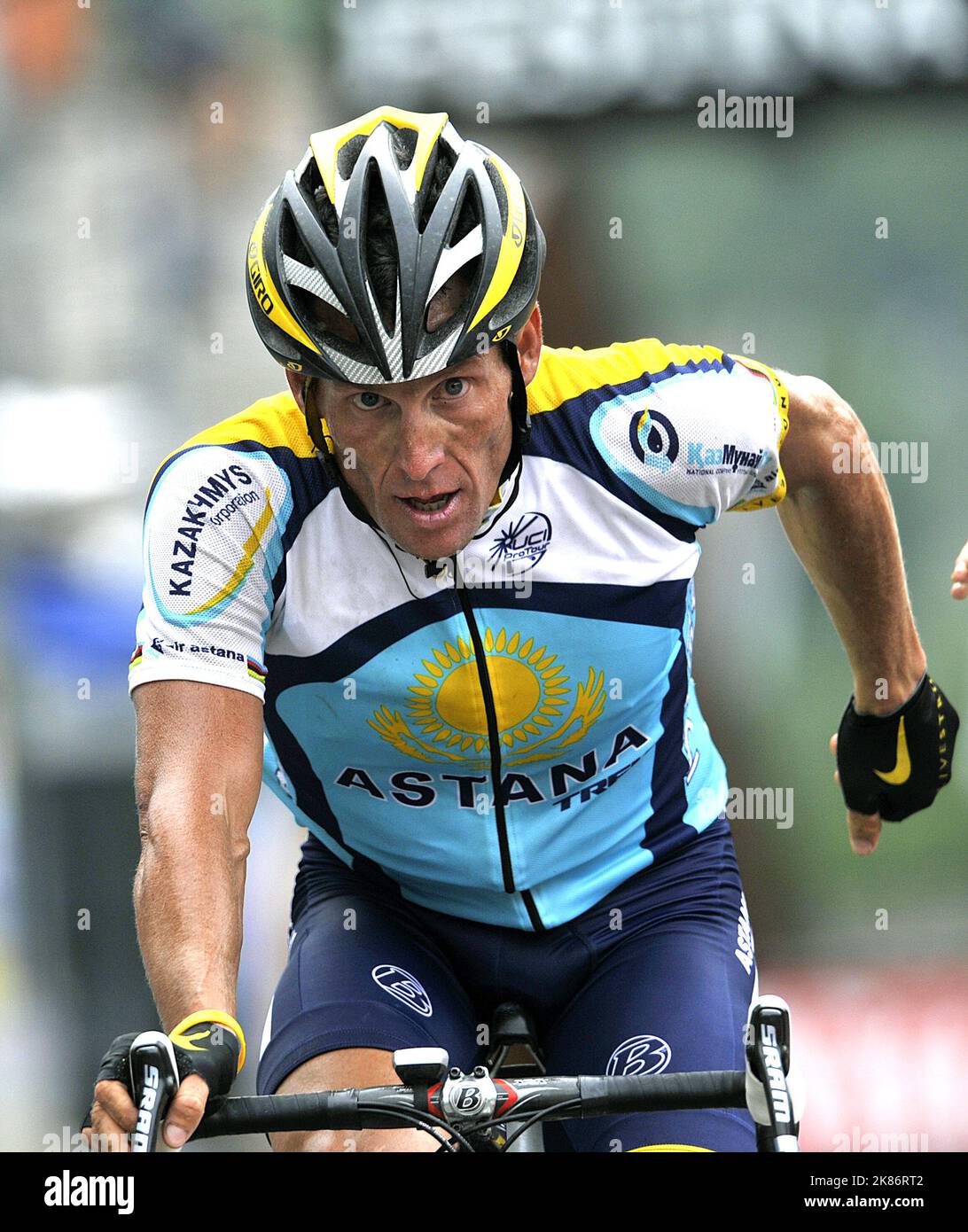 They cross finish line hi-res stock photography and images - Alamy