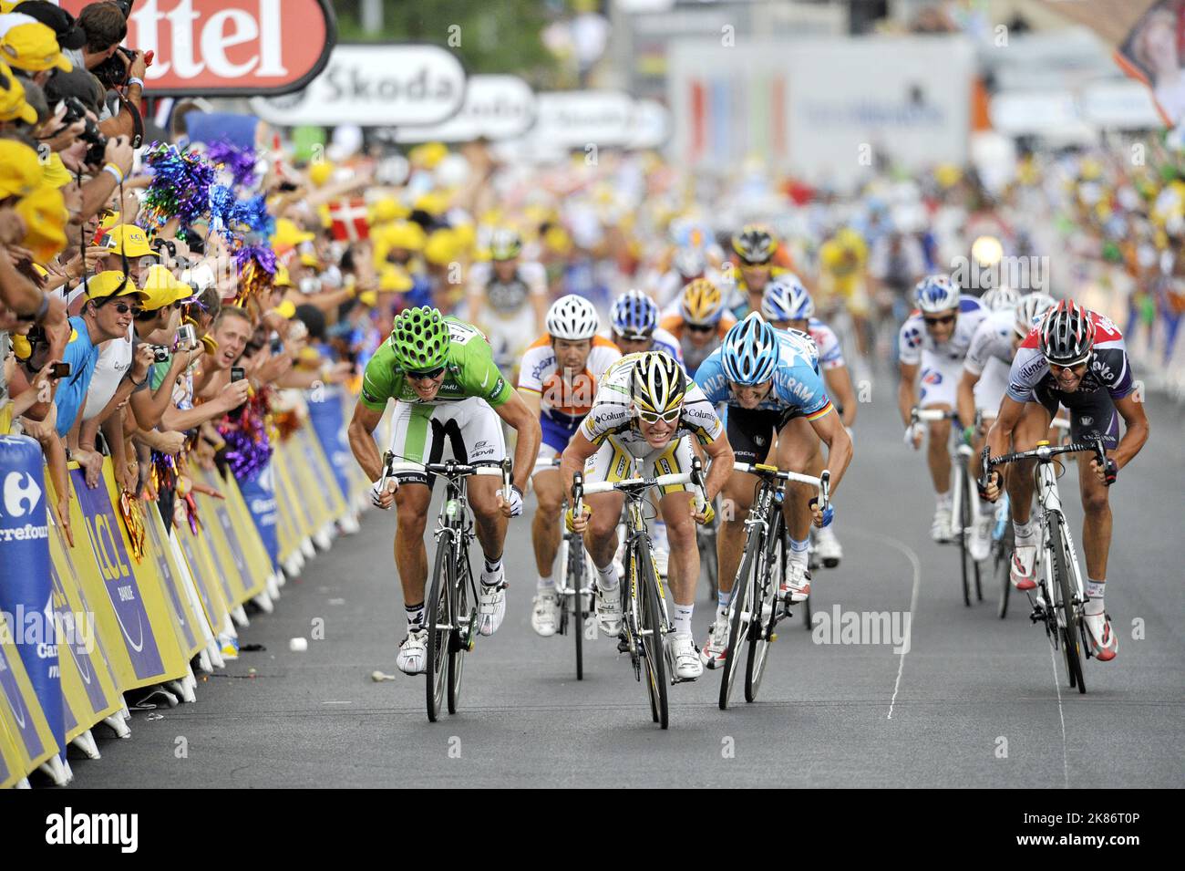 Mark Cavendish crosses the finish line to win his 5th stage in the tour ...