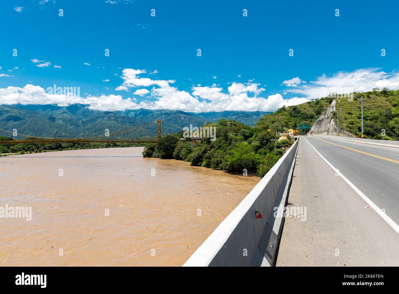 Colombia bridge construction hi-res stock photography and images - Alamy