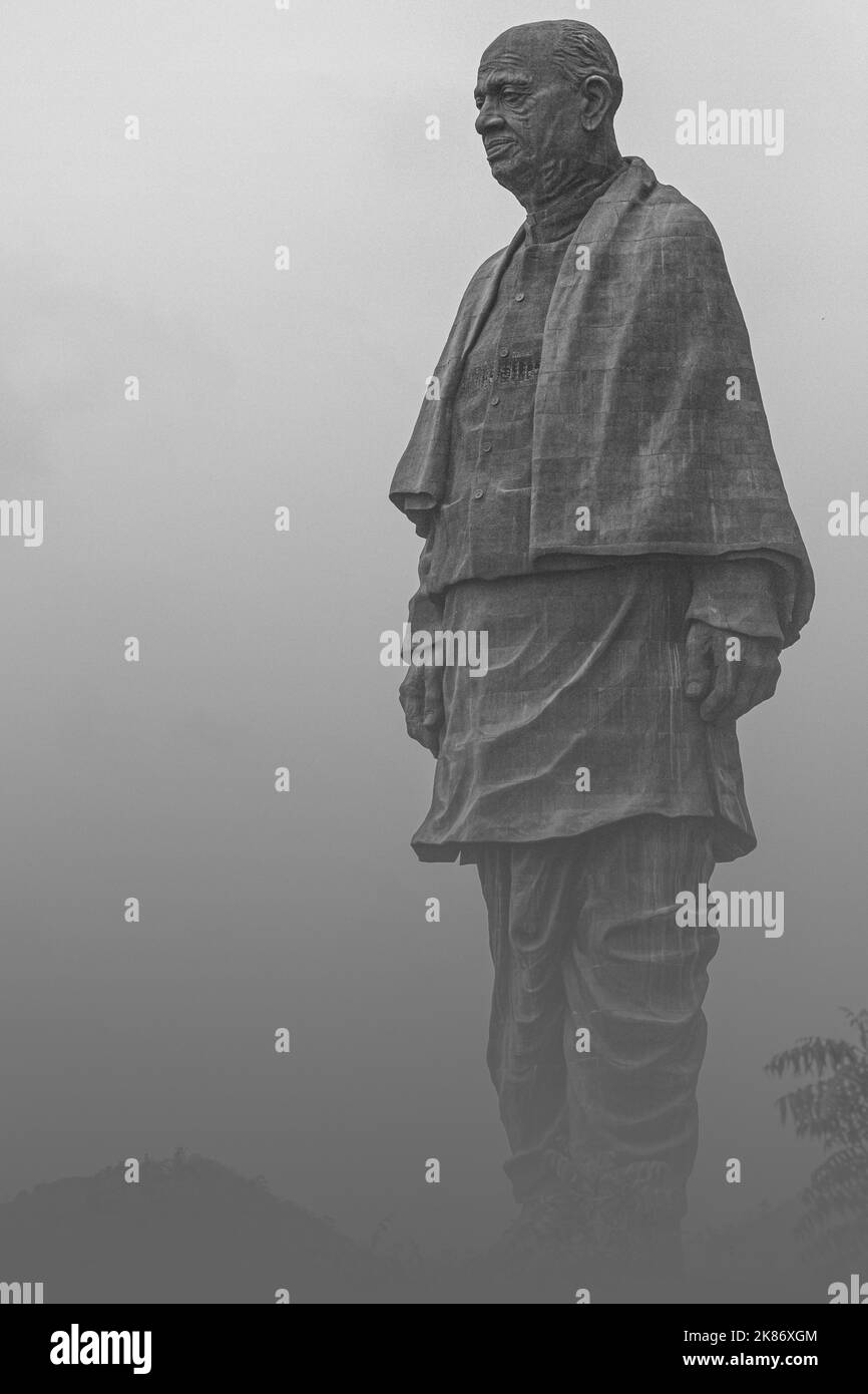 A vertical shot of the Statue of Unity in Gujarat, India depicting ...