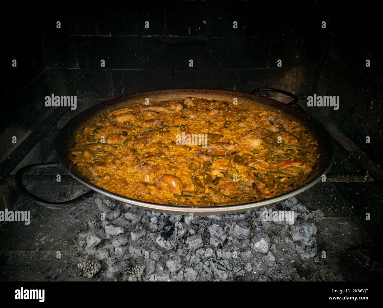 Paella with fire hi-res stock photography and images - Alamy