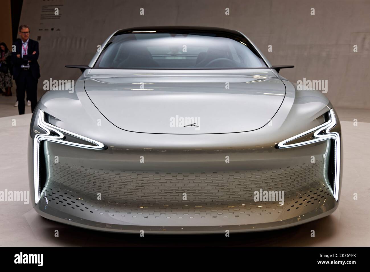 Paris, France. 17th Oct, 2022. The Hopium Machina Vision hydrogen ...