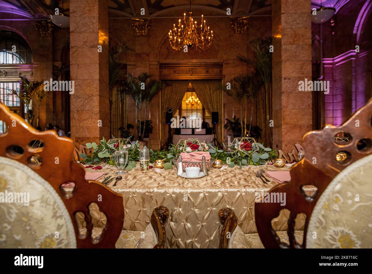 Golden floor lamps hi-res stock photography and images - Alamy
