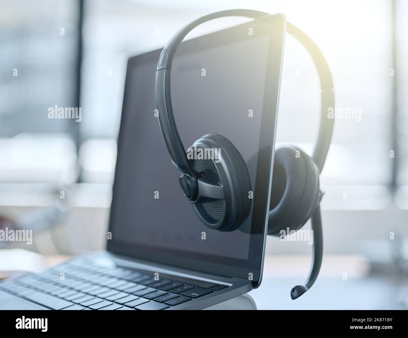 Empty call center hi-res stock photography and images - Alamy