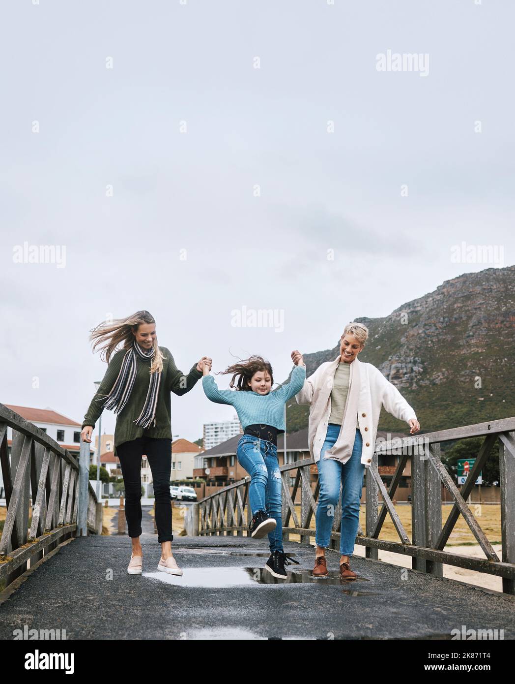 Mother and child walking together hi-res stock photography and images ...