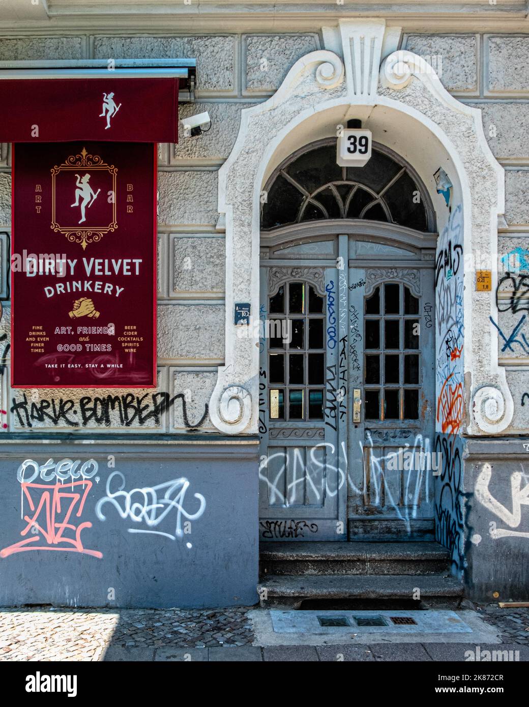 Dirty Velvet Drinkery Pub, exterior in Lychener Strsse 39,Prenzlauer ...