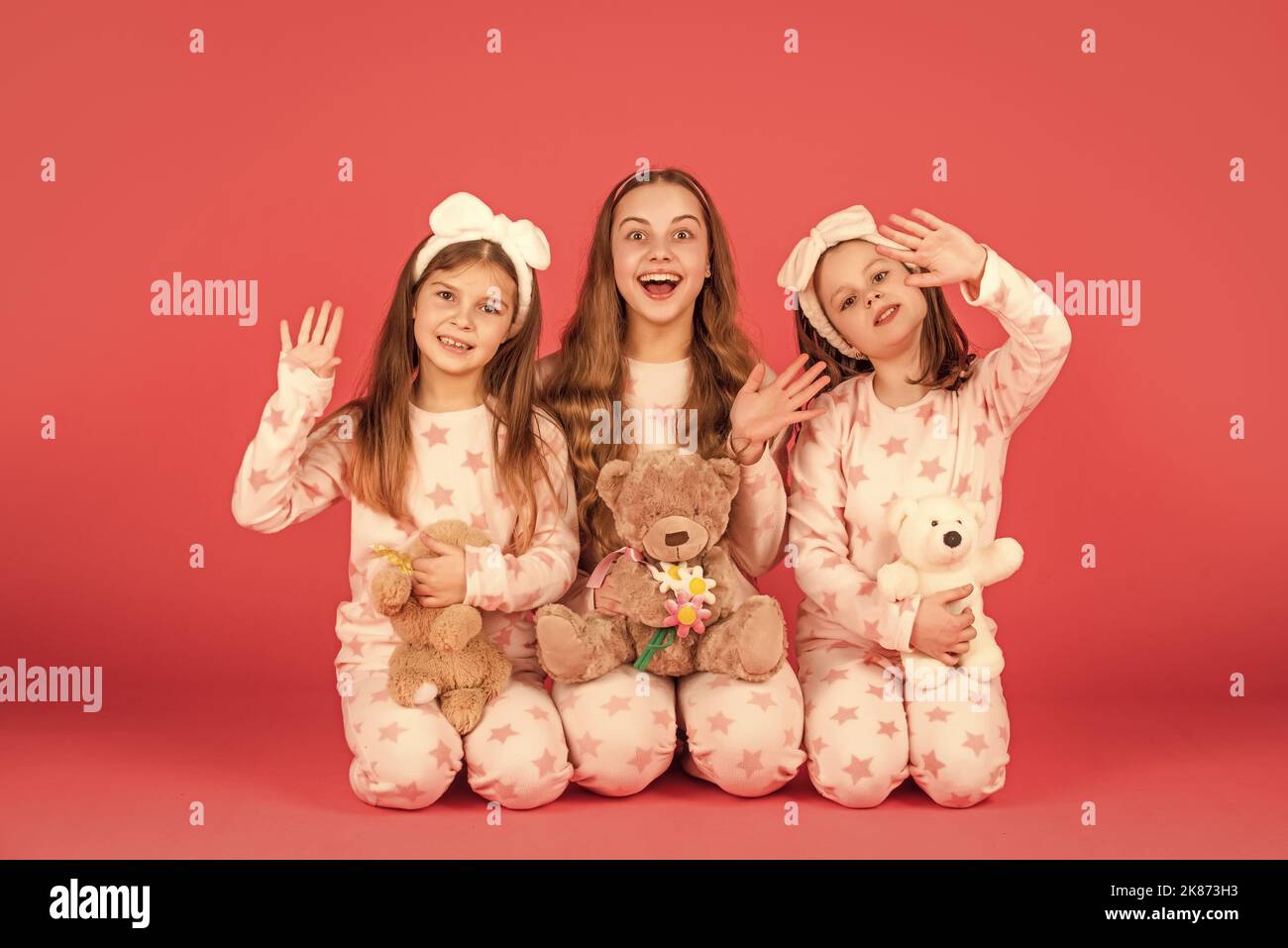 Sisters sitting hi hi-res stock photography and images - Alamy