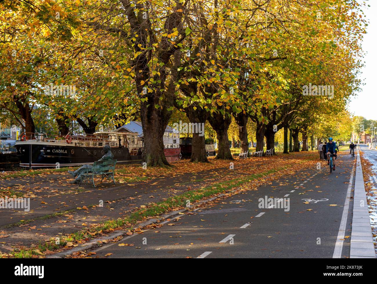 Patrick kavanagh sculpture hi-res stock photography and images - Alamy