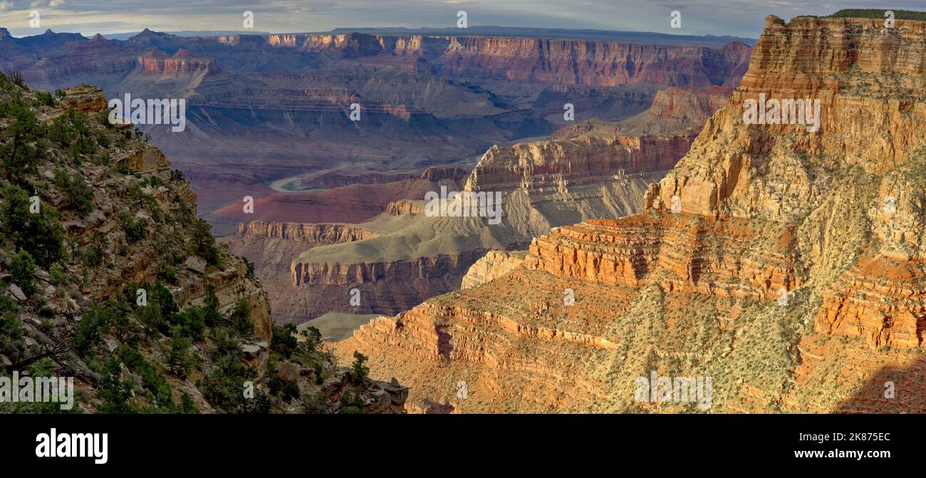 Grand Canyon viewed before sunset, west of Papago Point, Grand Canyon ...