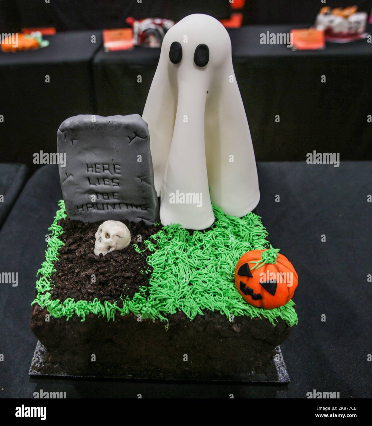 Queen elizabeth tribute cake hi-res stock photography and images - Alamy