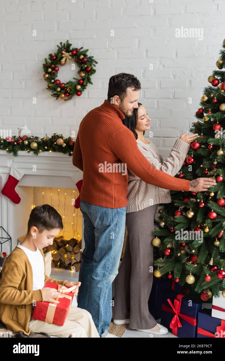 Family packing holiday hi-res stock photography and images - Alamy