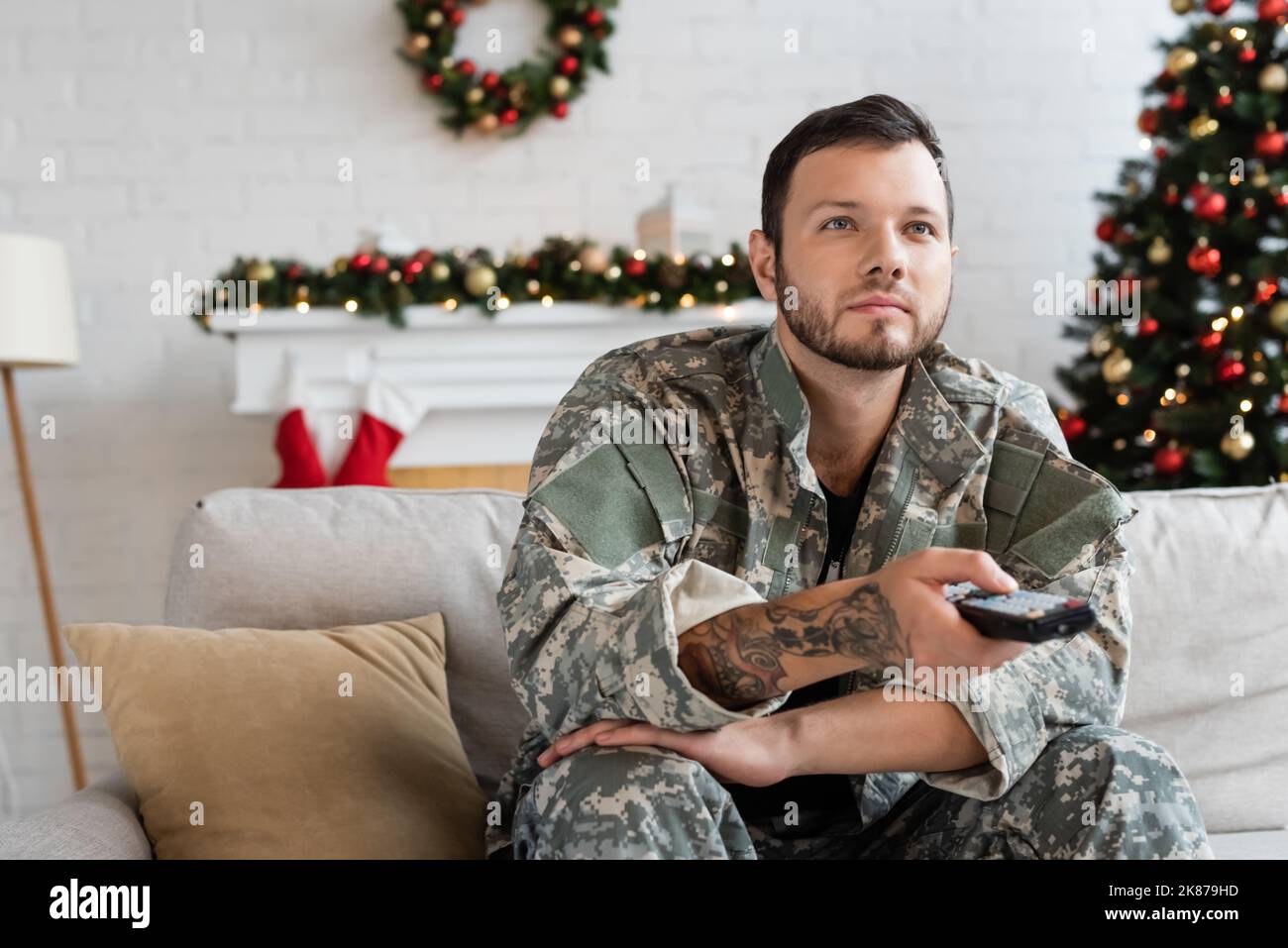 Soldier watching tv hi-res stock photography and images - Alamy