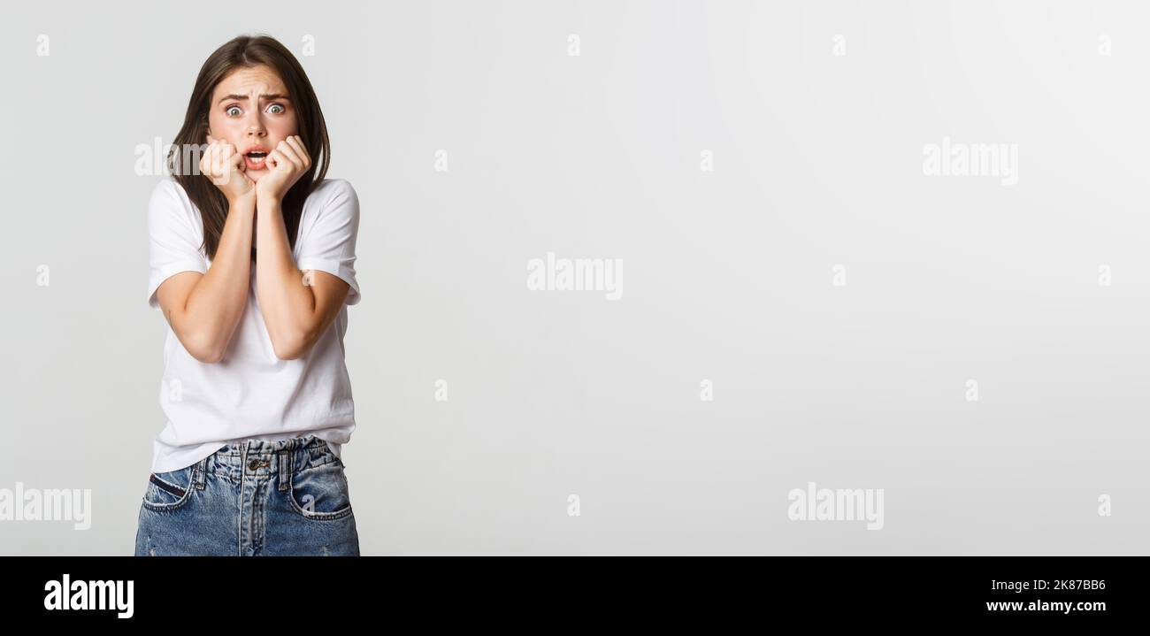 Scared young woman looking terrified, screaming and gasping alarmed ...