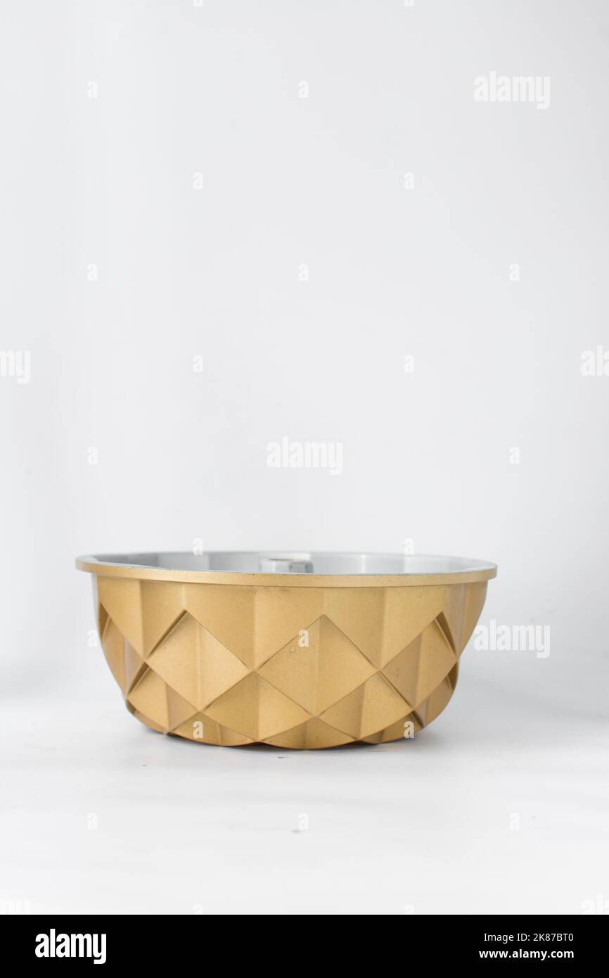 Gold bundt pan, Round bundt pan Stock Photo - Alamy