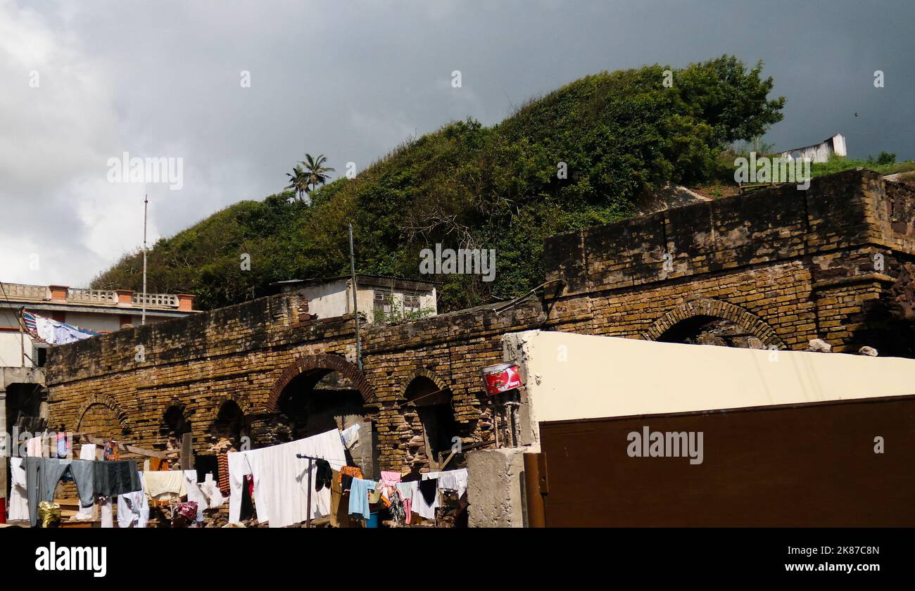 Exterior view to Elmina castle and fortress in Ghana Stock Photo - Alamy