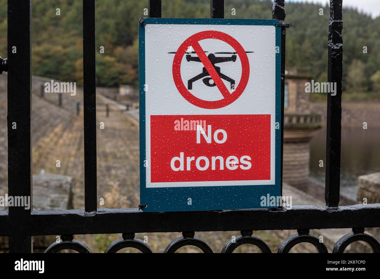 A no drones sign on a gate at Ladybower Reservoir in the Peak District ...