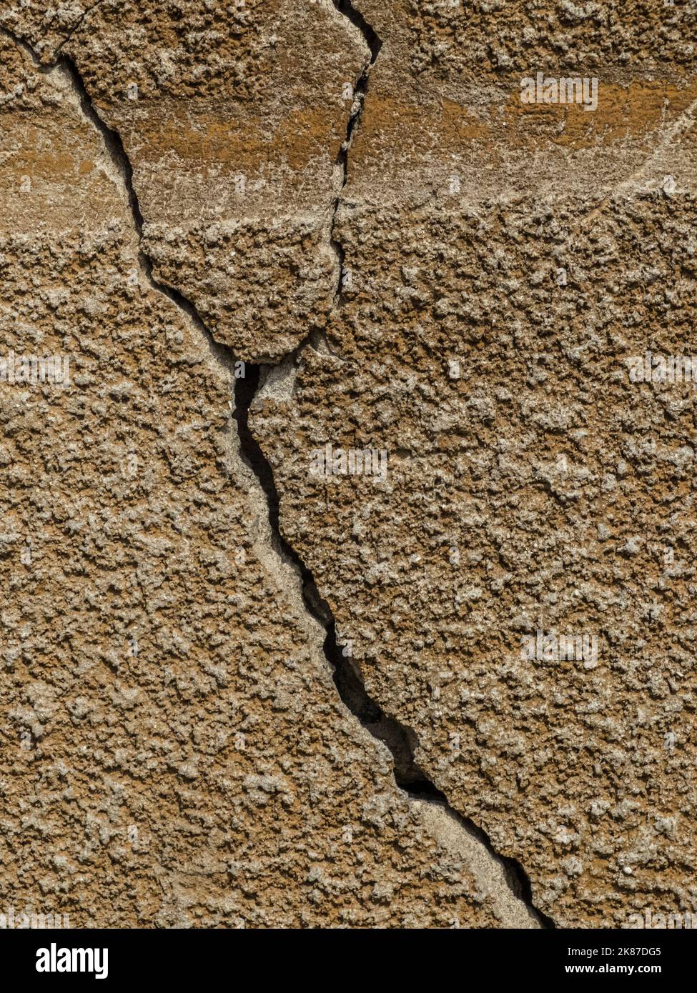Cracked wall background Stock Photo - Alamy
