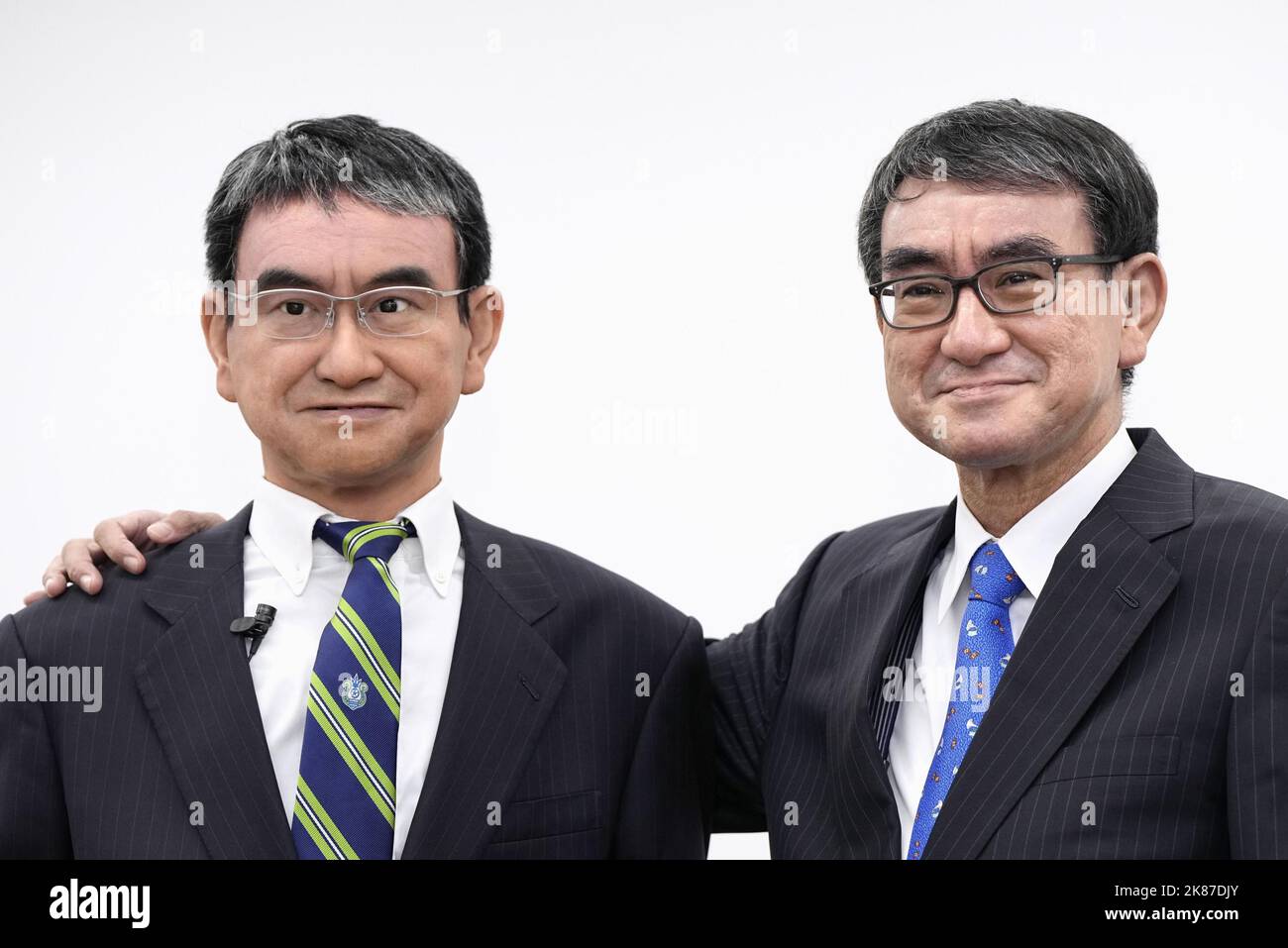 Tokyo, Japan. 21st Oct, 2022. Japanese Digital Minister Taro Kono (R ...