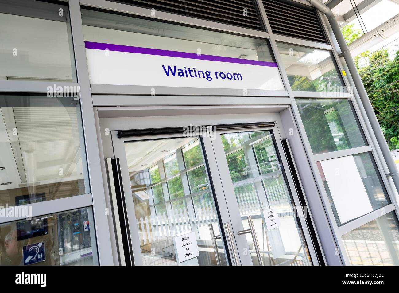 Ealing Broadway - Elizabeth Line Station Stock Photo - Alamy