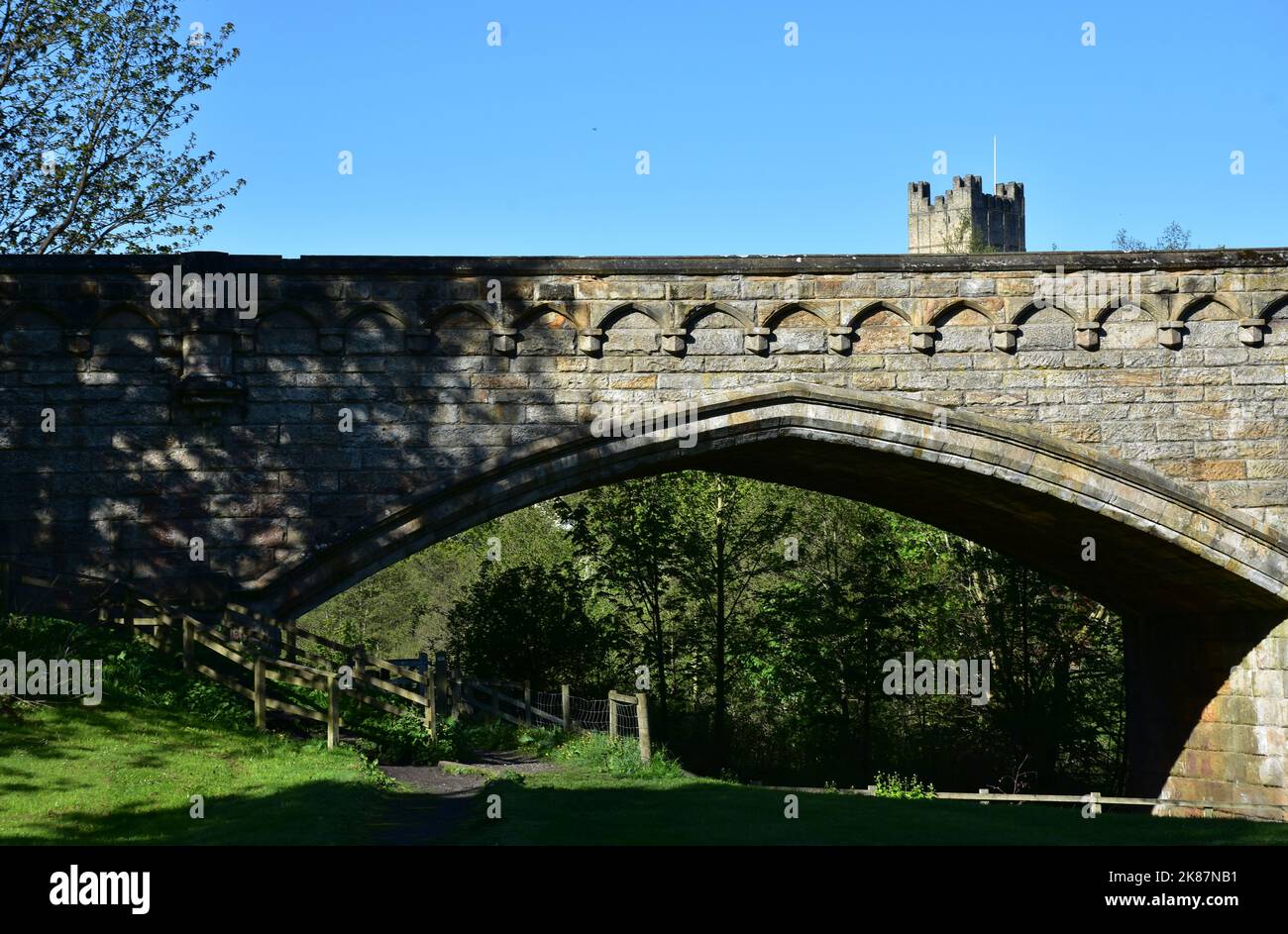 Old stone arched bridge in Northern England Stock Photo - Alamy