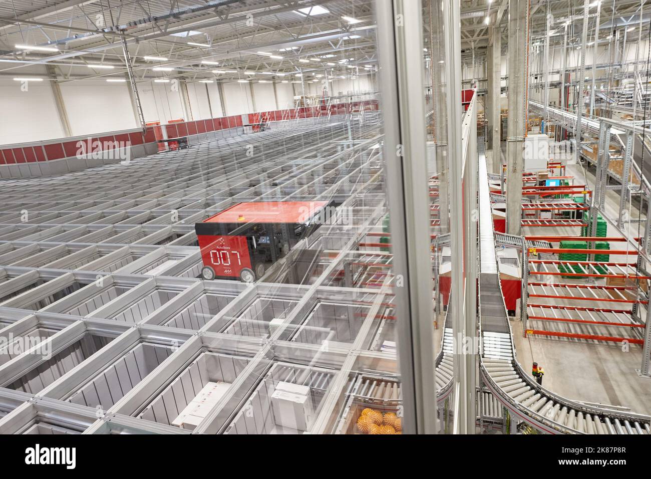 Autostore hi-res stock photography and images - Alamy