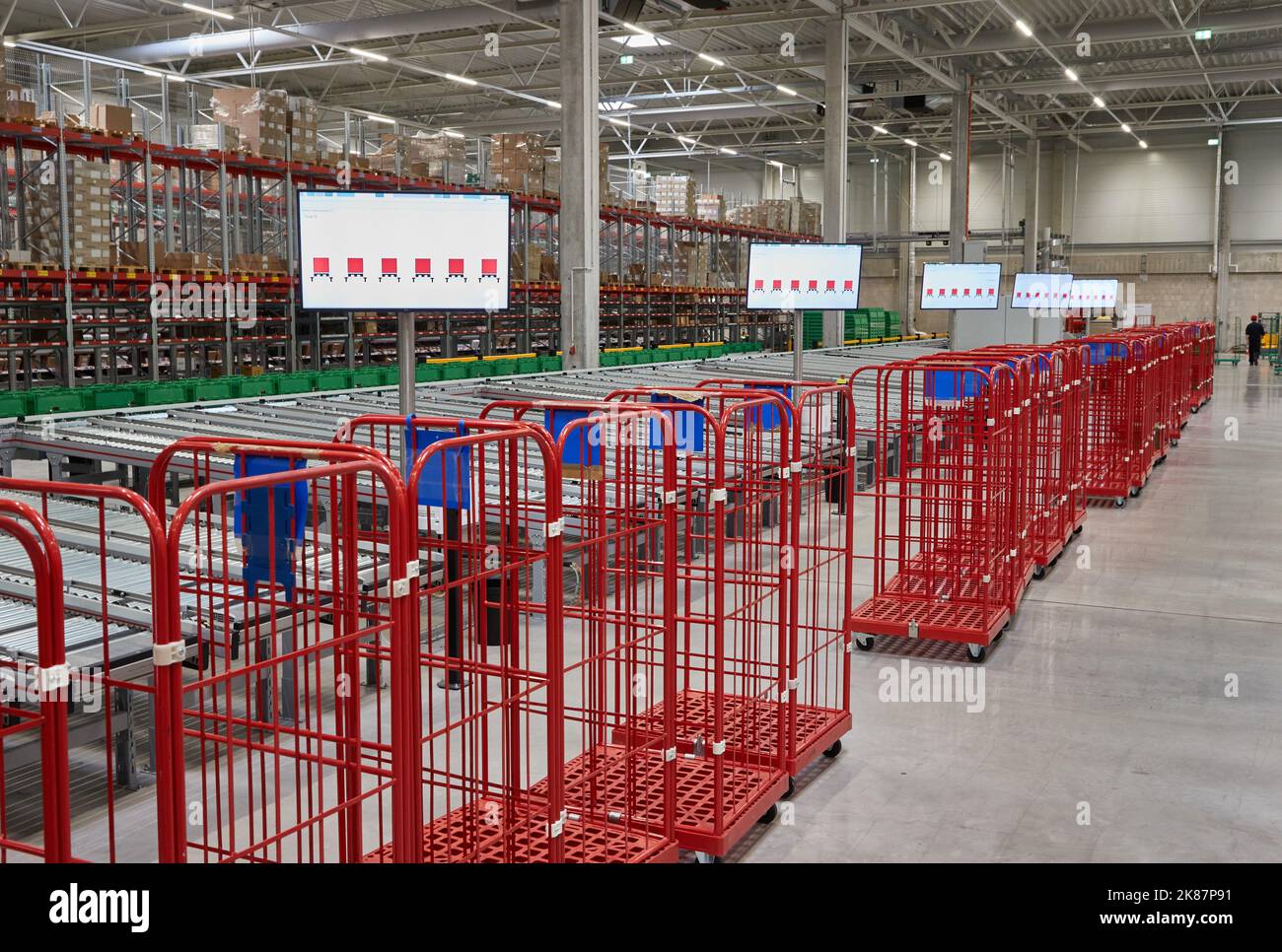Issue of goods hi-res stock photography and images - Alamy