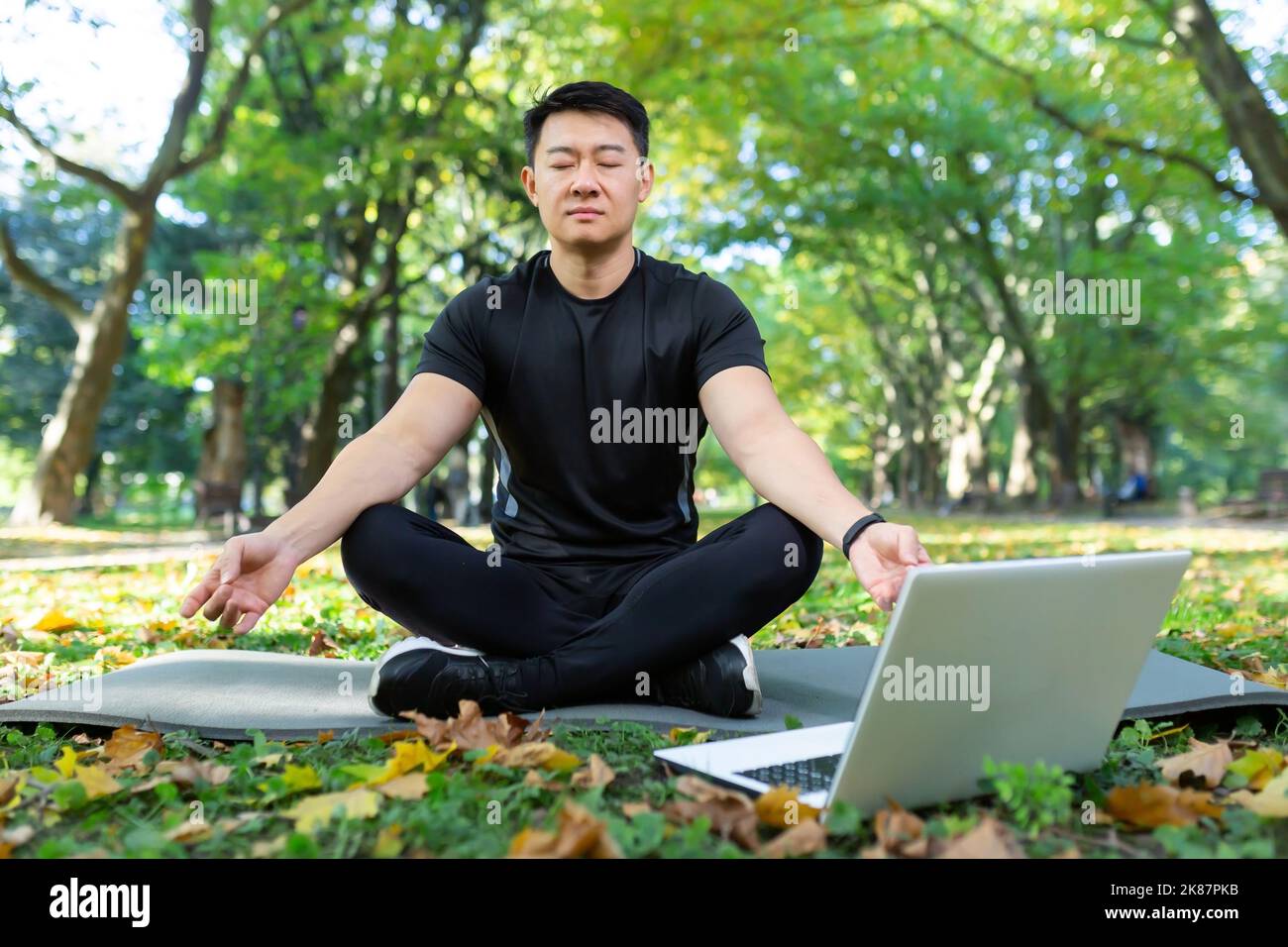 Muscle man pose hi-res stock photography and images - Alamy