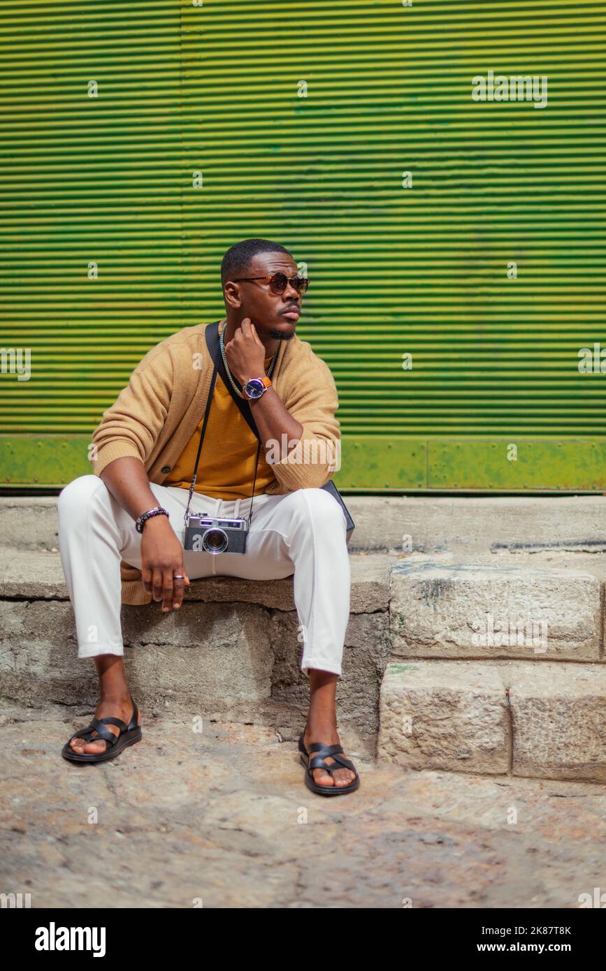 An exhausted tourist. He is taking a break Stock Photo - Alamy